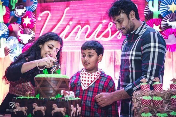 Darshan Unseen Family Photos - FilmiBeat