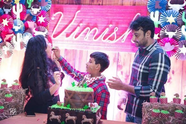 Darshan Unseen Family Photos - FilmiBeat