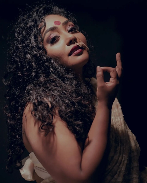 Model And Actress Hima Shankar New Glamour Clicks, See More | ആളാകെ ...
