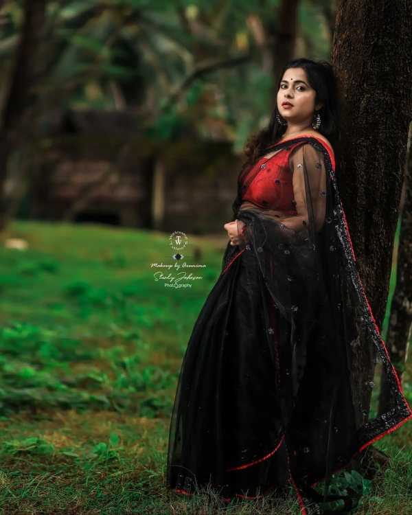 Mollywood Actress Fara Shibla New Stunning Look In Saree | സാരിയിൽ അതീവ ...