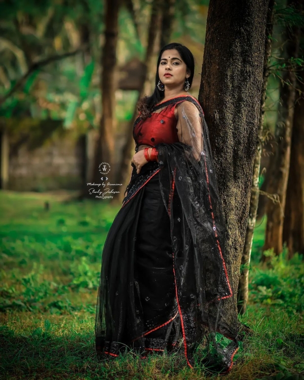 Mollywood Actress Fara Shibla New Stunning Look In Saree | സാരിയിൽ അതീവ ...