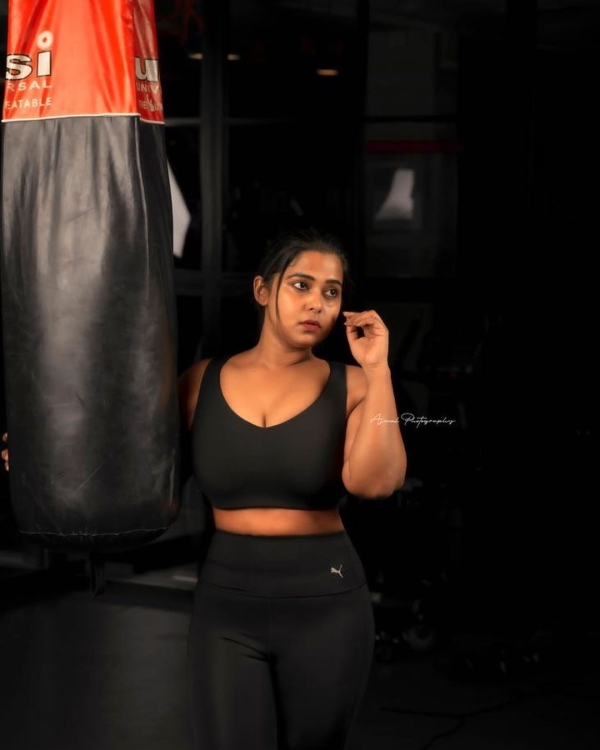 Mollywood Actress Fara Shibla Stunning Workout Pics | ഫിറ്റാണ് ഫറ, പവര് ...