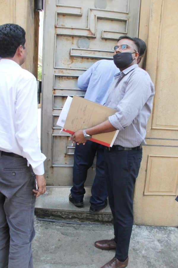 NCB Raid Shahrukh Khan's Residence Mannat In Mumbai