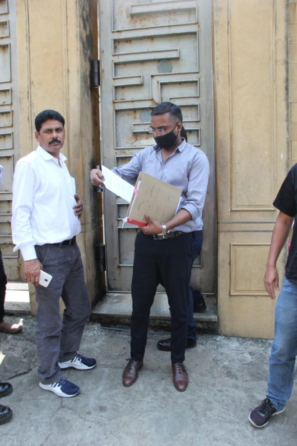 NCB Raid Shahrukh Khan's Residence Mannat In Mumbai