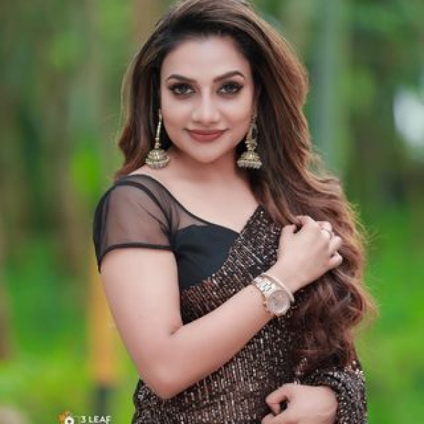Rimi Tomy's Latest photoshoot Went Viral | ഏത് വേഷത്തിലും റിമി ...