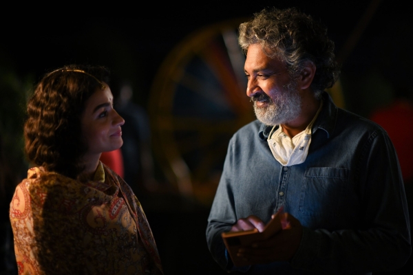 RRR Behind The Scenes Pictures Leaked Featuring Alia Bhatt, Ram Charan ...