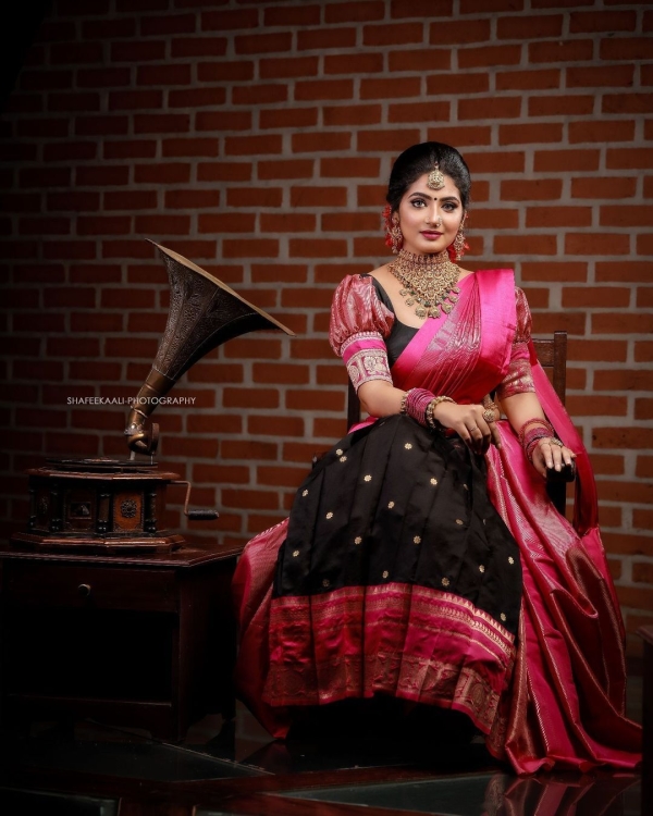 Serial Actress Anshitha Akbarsha New Stunning Bridal Look ...