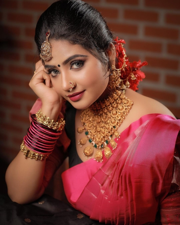 Serial Actress Anshitha Akbarsha New Stunning Bridal Look ...