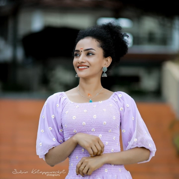 Actress Anna Chacko New Stylish Stills, See Pics | സിംപിൾ ആൻഡ് ക്യൂട്ട് ...