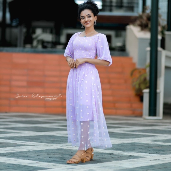 Actress Anna Chacko New Stylish Stills, See Pics | സിംപിൾ ആൻഡ് ക്യൂട്ട് ...