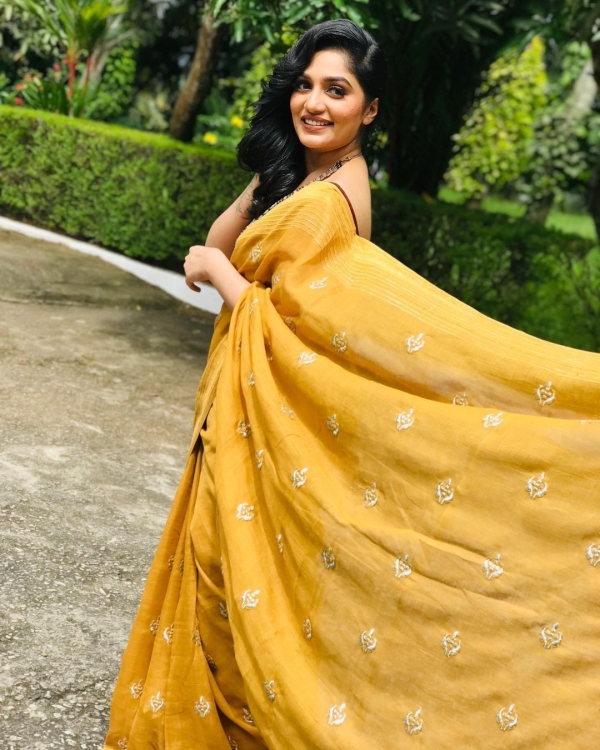 Actress Arya New Still Viral on Instagram, See Pics | സാരിയില് ...