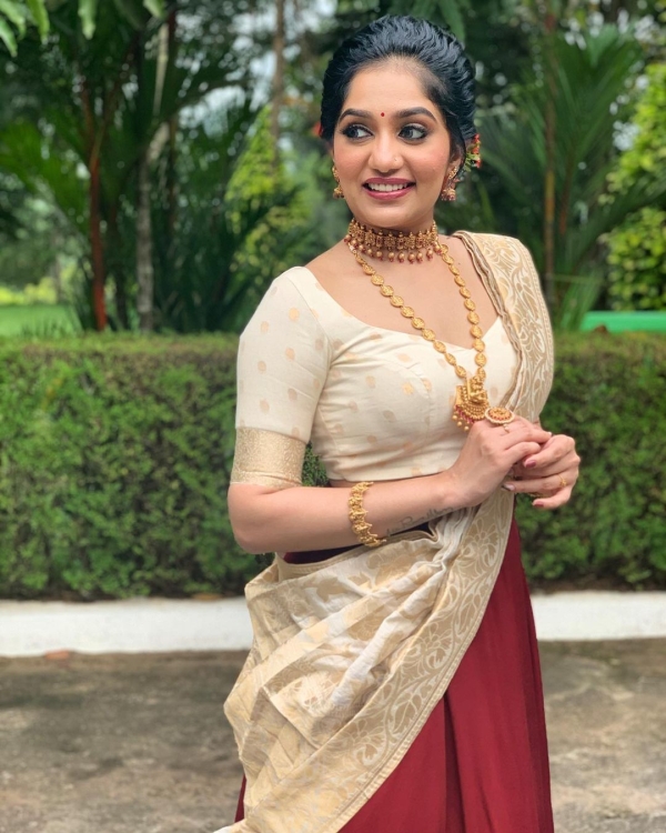 Actress Arya New Still Viral on Instagram, See Pics | സാരിയില് ...