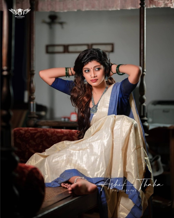 Actress Shruthi Rajanikanth Looking Gorgeous In Traditional Look ...