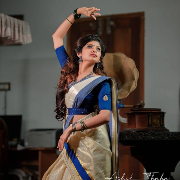 Actress Shruthi Rajanikanth Looking Gorgeous In Traditional Look ...