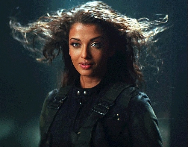 Aishwarya Rai Bachchan's Iconic Looks From Dhoom 2 Which Makes Us Go ...