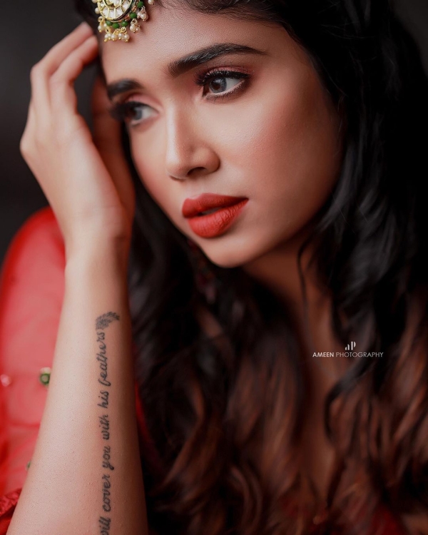 Bigg Boss Contestant Alasandra Johnson Looking Gorgeous In Red ...