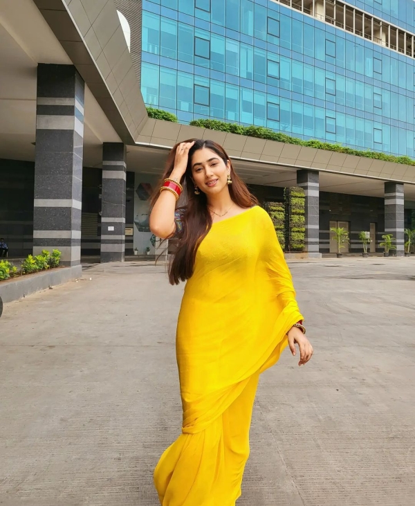 Disha Parmar’s Saree Pictures Will Make You Fall In Love With Her ...