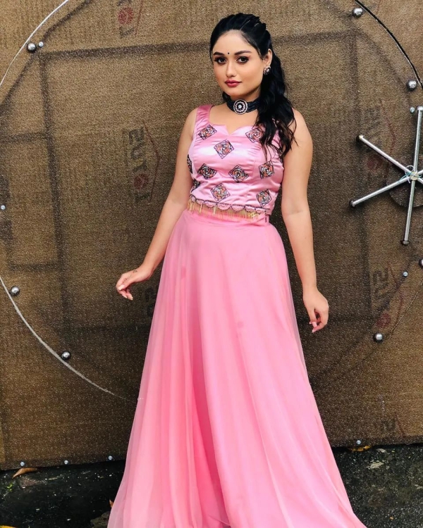 സാരിയിൽ സ്റ്റൈലിഷ് ലുക്കിൽ ഞെട്ടിച്ച് ശ്രീലക്ഷ്മി ശ്രീകുമാർ.. ഫോട്ടോക ...