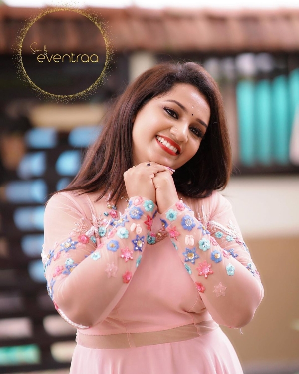 TV Actress Pratheeksha G Pradeep New Instagram Stills | സിമ്പിൾ ലുക്കി ...