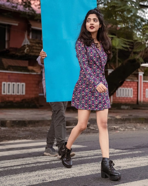 Young Actress Nandhana Varma In Stylish Look, See More | സ്റ്റൈല ...