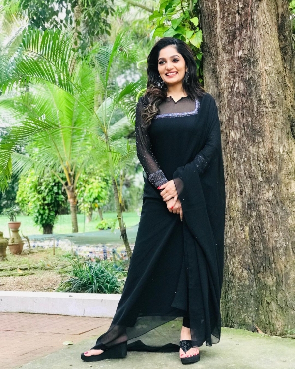 Actress Arya Latest Look | സാരിയില്‍ അടിപൊളിയായി ആര്യ; ബോളിവുഡ് ...