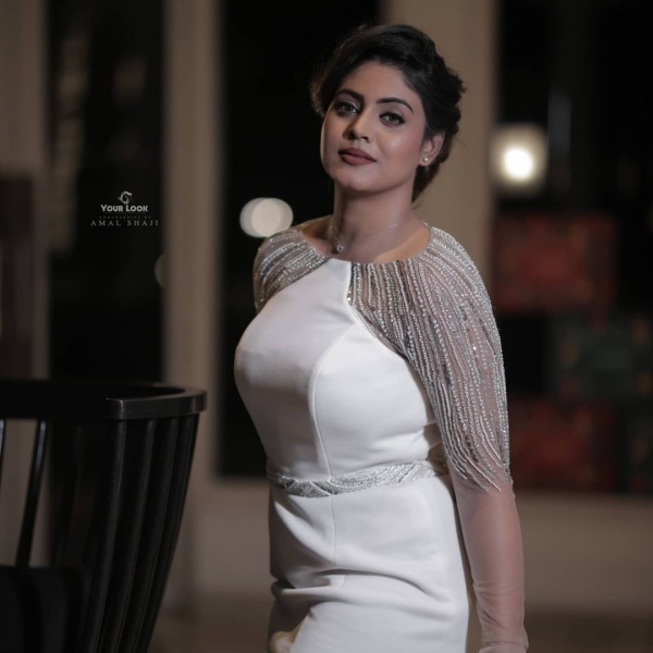Actress Ineya Looking Gorgeous In White Gown, See More | വെള്ളയഴകി ...