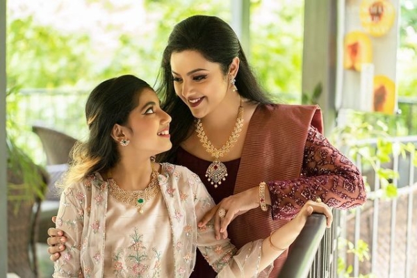 தெறி பேபி நைனிகாவுடன் கண்ணழகி மீனா...லேட்டஸ்ட் க்யூட் ஃபோட்டோஸ் ...