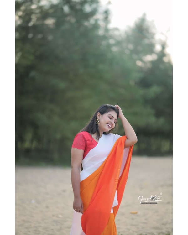 Actress Mridula Vijay Stylish New Pics | പുതിയ ലുക്കിൽ തുമ്പപ്പൂ താരം ...