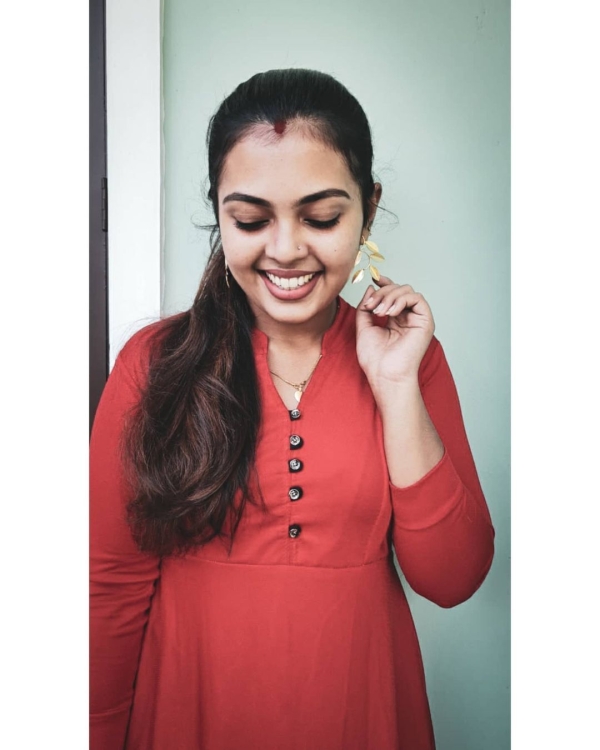 Actress Mridula Vijay Stylish New Pics | പുതിയ ലുക്കിൽ തുമ്പപ്പൂ താരം ...