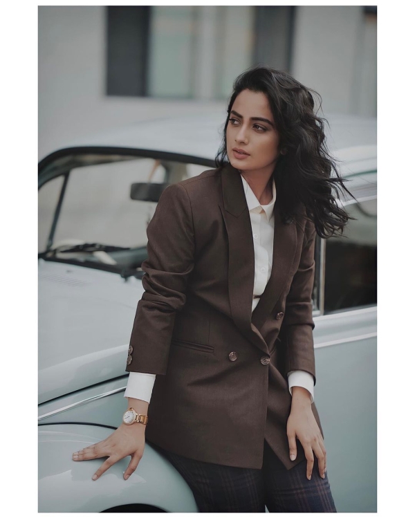 Actress Namitha Pramod New Bold And Stylish Stills Goes Viral ...