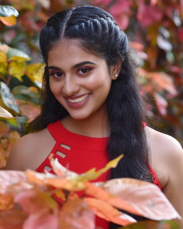 Actress Nayanthara Chakravarthy Latest Glamorous Pics In Red Hot Frock ...