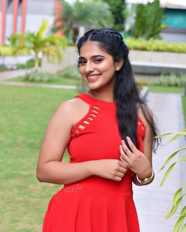 Actress Nayanthara Chakravarthy Latest Glamorous Pics In Red Hot Frock ...