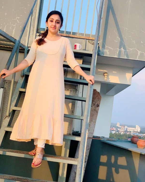 Actress Nithya Das New Stylish Clicks Goes Viral | വീണ്ടും പുത്ത ...