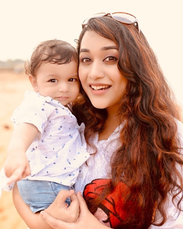 Actress Parvathy R Krishna Latest Pics | കണ്‍മണിക്കൊപ്പം പാര്‍വതി കൃഷ്ണ ...