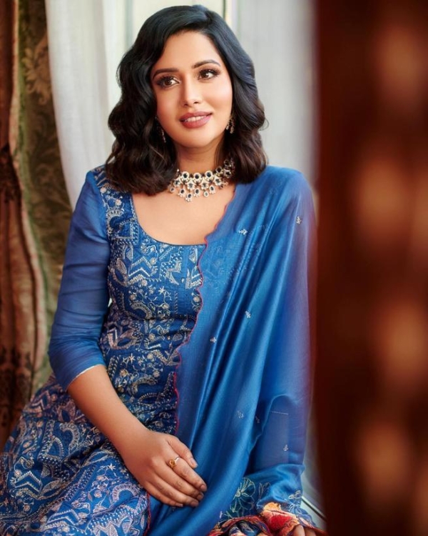 ஏங்க வைக்கும் அழகு... சுடிதாரில் சொக்க வைத்த ரைசா வில்சன்! | Actress ...