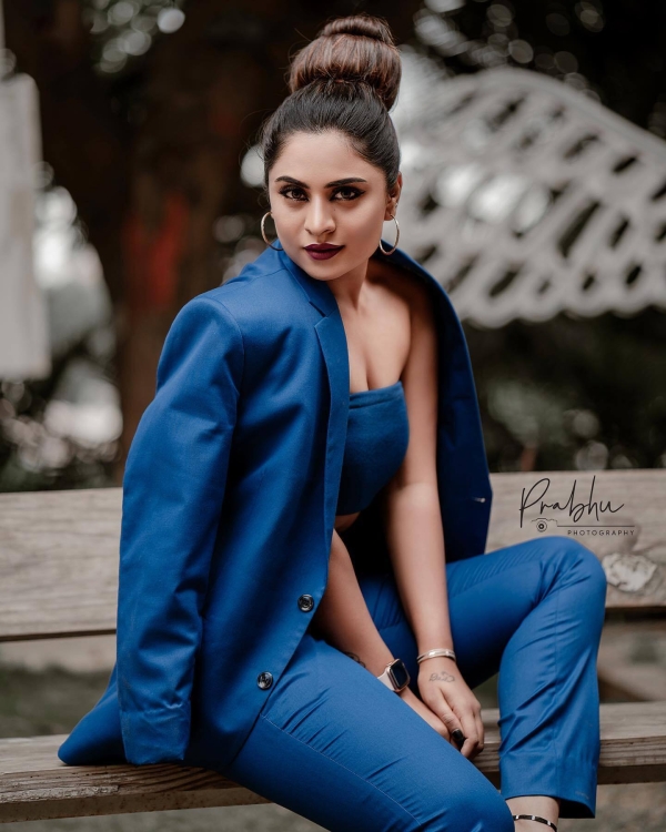 Deepika Das Looks Stunning In Blue Attire Photos - FilmiBeat