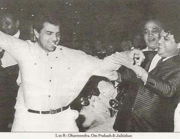 Dharmendra Birthday Special: These Rare Photos Of Bollywood's He-Man ...