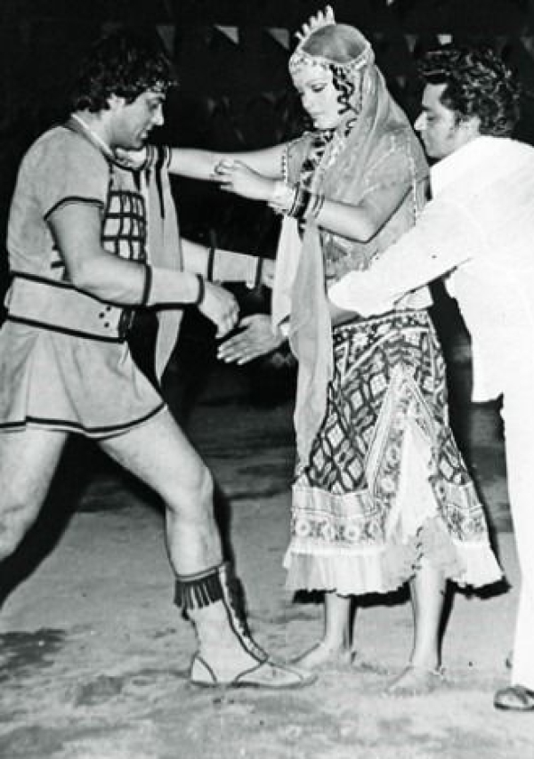 Dharmendra Birthday Special: These Rare Photos Of Bollywood's He-Man ...