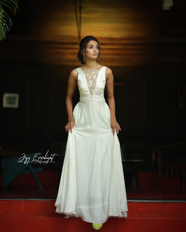 Model And Actress Angel Thomas New Stunning Clicks In White Gown ...