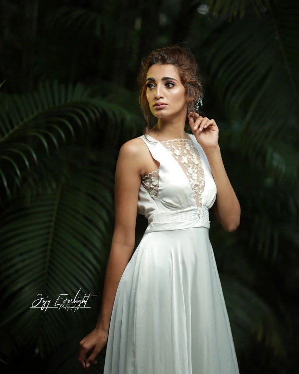 Model And Actress Angel Thomas New Stunning Clicks In White Gown ...