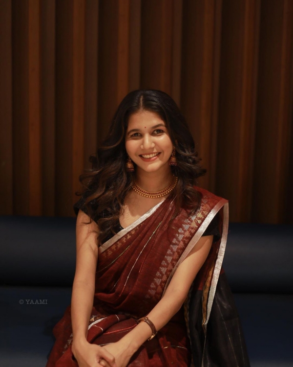 Serial Actress Juhi Rustagi New Simple And Cute Stills Trending ...