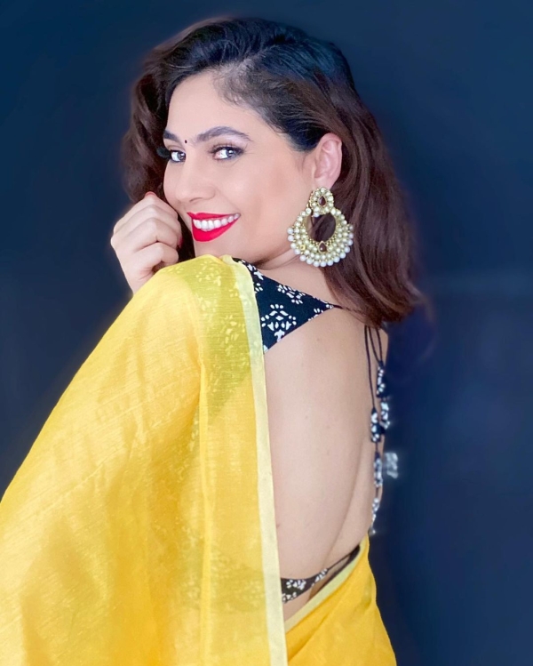 போன் பேசுற அவசரத்துல.. அதை கவனிக்காம விட்றாதீங்க.. ரம்பா போல மாறிய ...