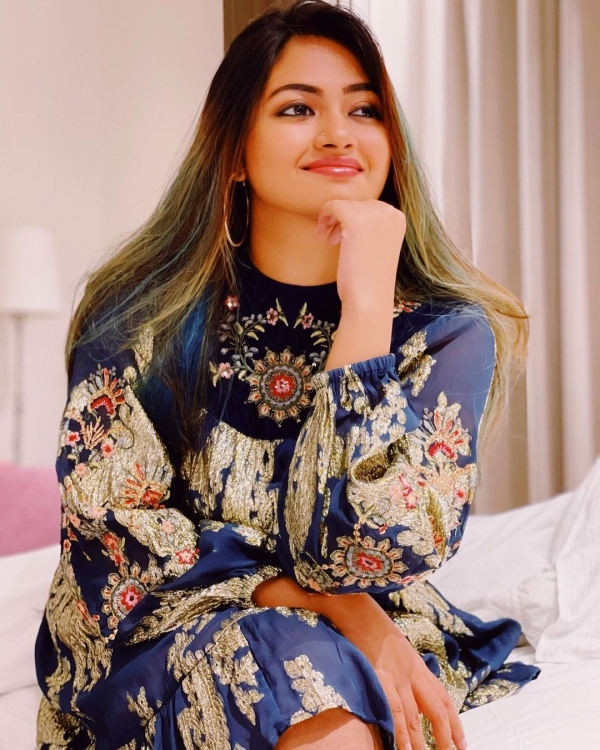 South Actress Shalin Zoya New Simple And Cute Stills | സിമ്പിൾ ലുക്കി ...