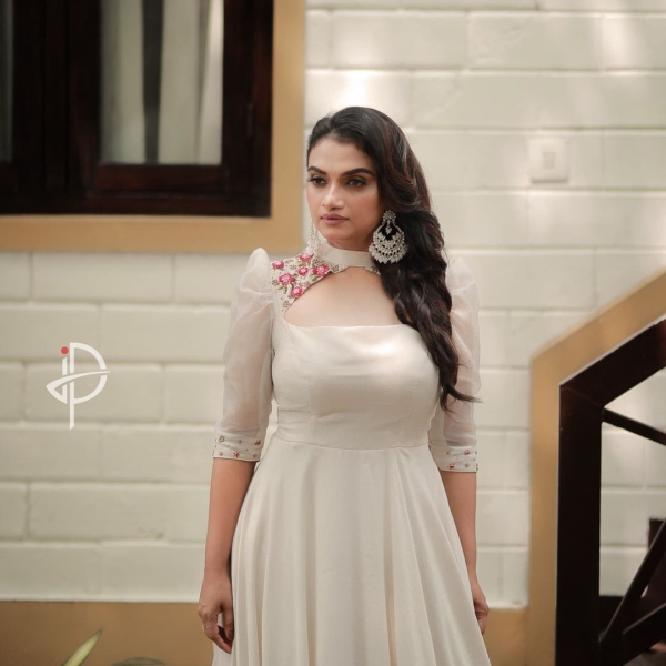 Actress Krishna Praba New Stylish Stills | സ്റ്റൈലൻ ലുക്കിൽ കൃഷ്ണപ്രിയ ...