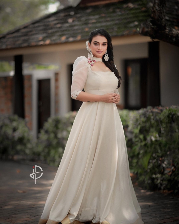 Actress Krishna Praba New Stylish Stills | സ്റ്റൈലൻ ലുക്കിൽ കൃഷ്ണപ്രിയ ...