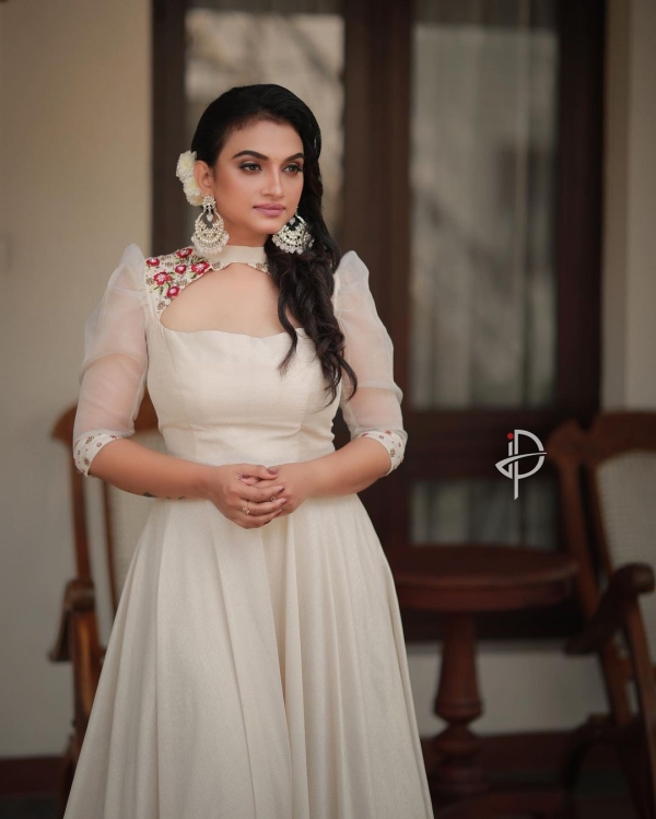 Actress Krishna Praba New Stylish Stills | സ്റ്റൈലൻ ലുക്കിൽ കൃഷ്ണപ്രിയ ...