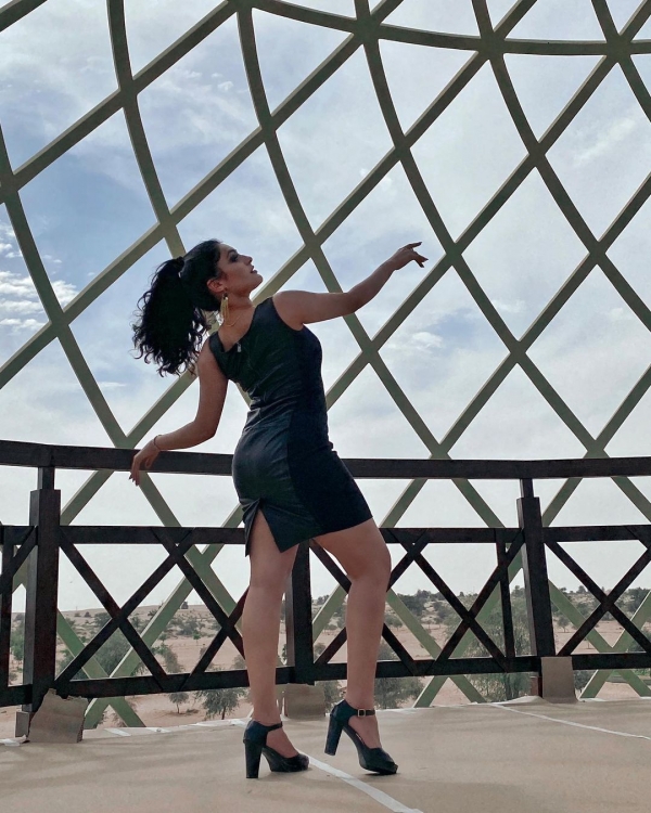 Actress-Model Shanu Suresh's Glamorous Photoshoot from Deserts, See ...