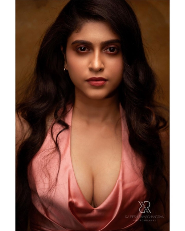 Actress Resna Pavithran Hot Photoshoot Stills | ലേശം ഗ്ലാമറസായി നടി രസ്ന പവിത്രൻ, നടിയുടെ പുത്ത ...