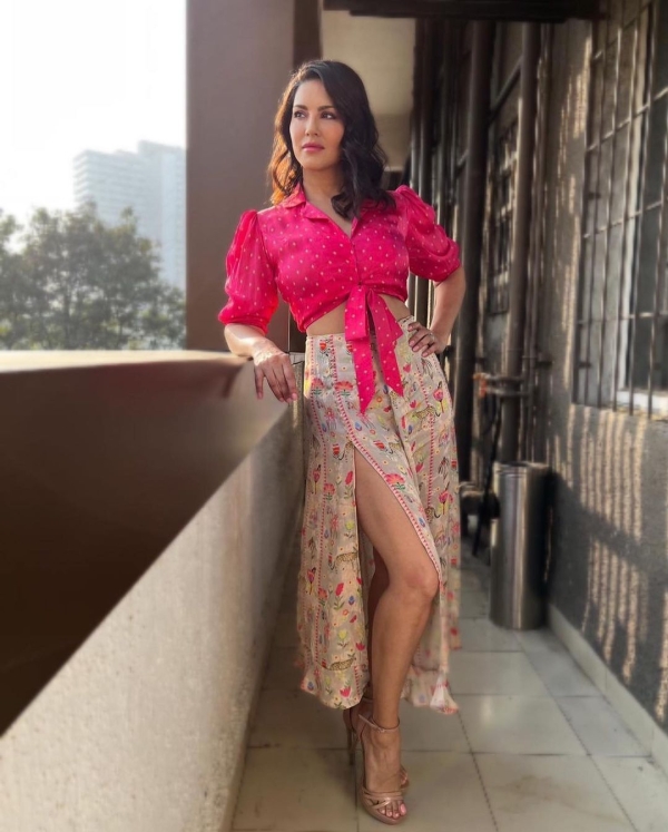 Actress Sunny Leone Looks Glamorous in Pink Dress, Viral | സ്റ്റൈലൻ ലുക്കിൽ സണ്ണി ലിയോൺ, ചിത്രം ...