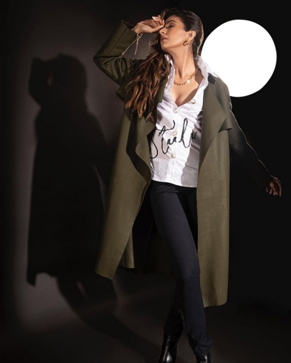 Malvika Raaj Photos: Latest HD Images, Pictures, Stills & Pics - FilmiBeat